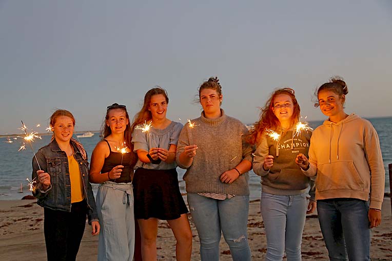 Robe proves place to be for revellers - The Border Watch