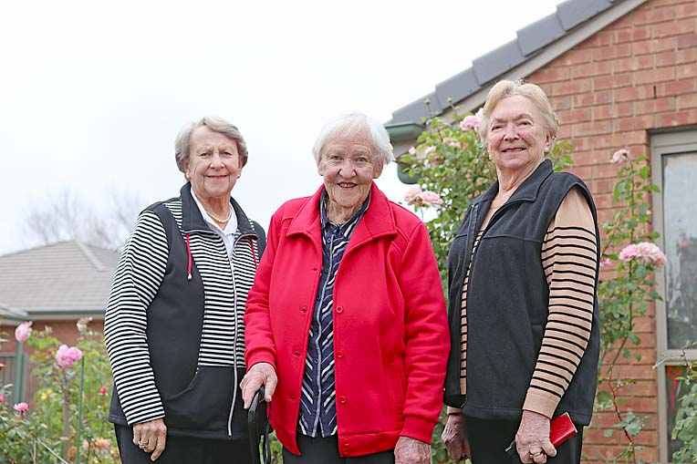 Retirees work on busy social lives - The Border Watch