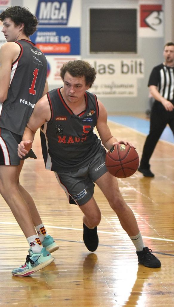 Magic men defy heat - The Border Watch