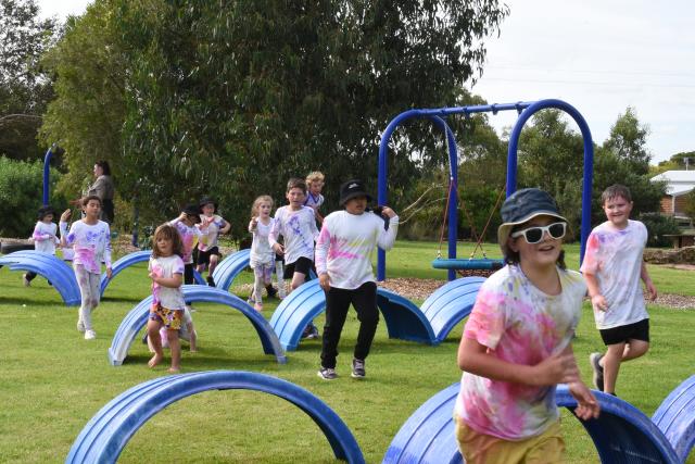 Yahl comes alive with colour - The Border Watch