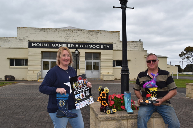 It's showtime! - The Border Watch